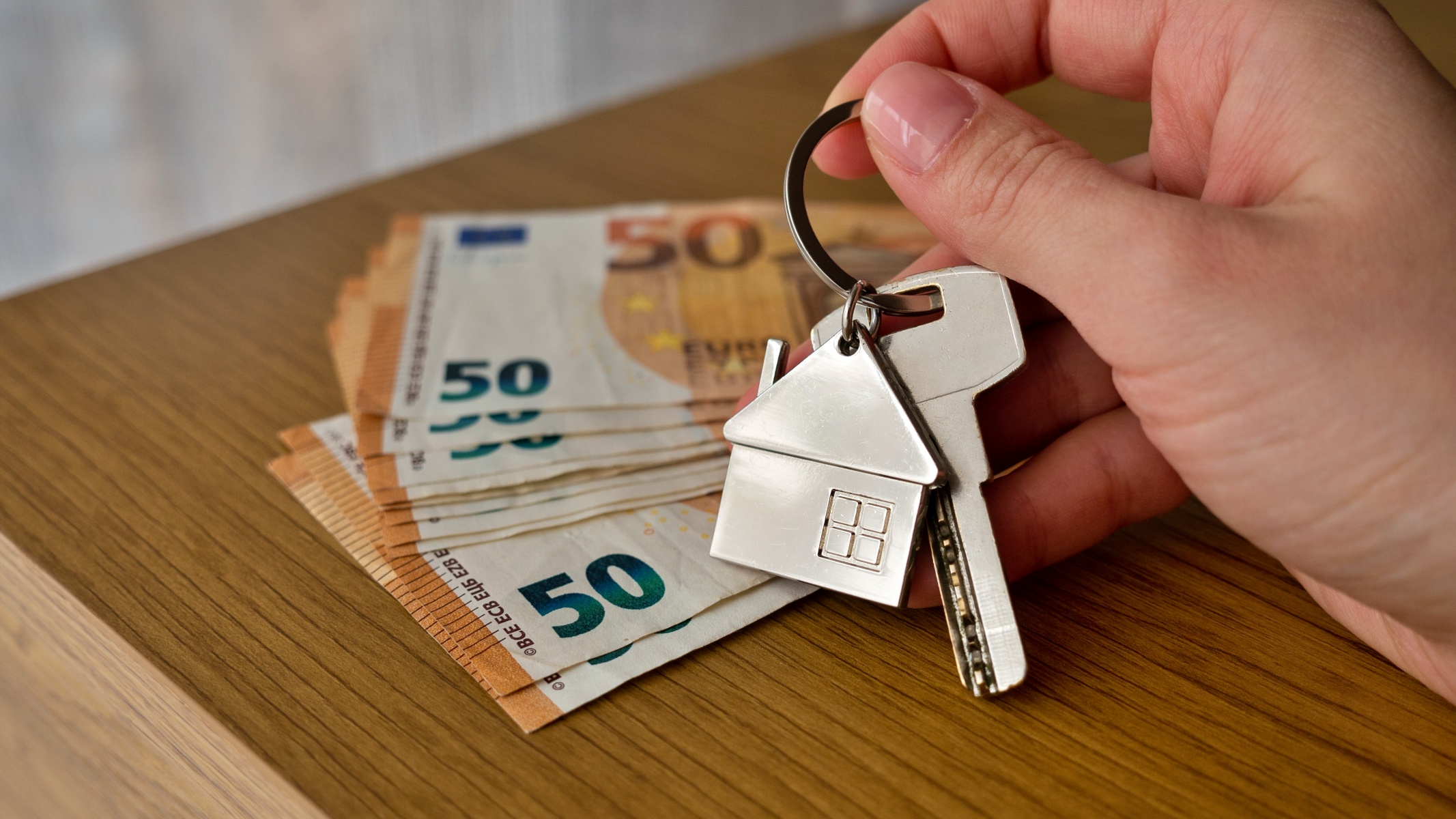 Makelaar verkoopt huizen van 5 ton, maar krijgt vaak zelf de hypotheek ...