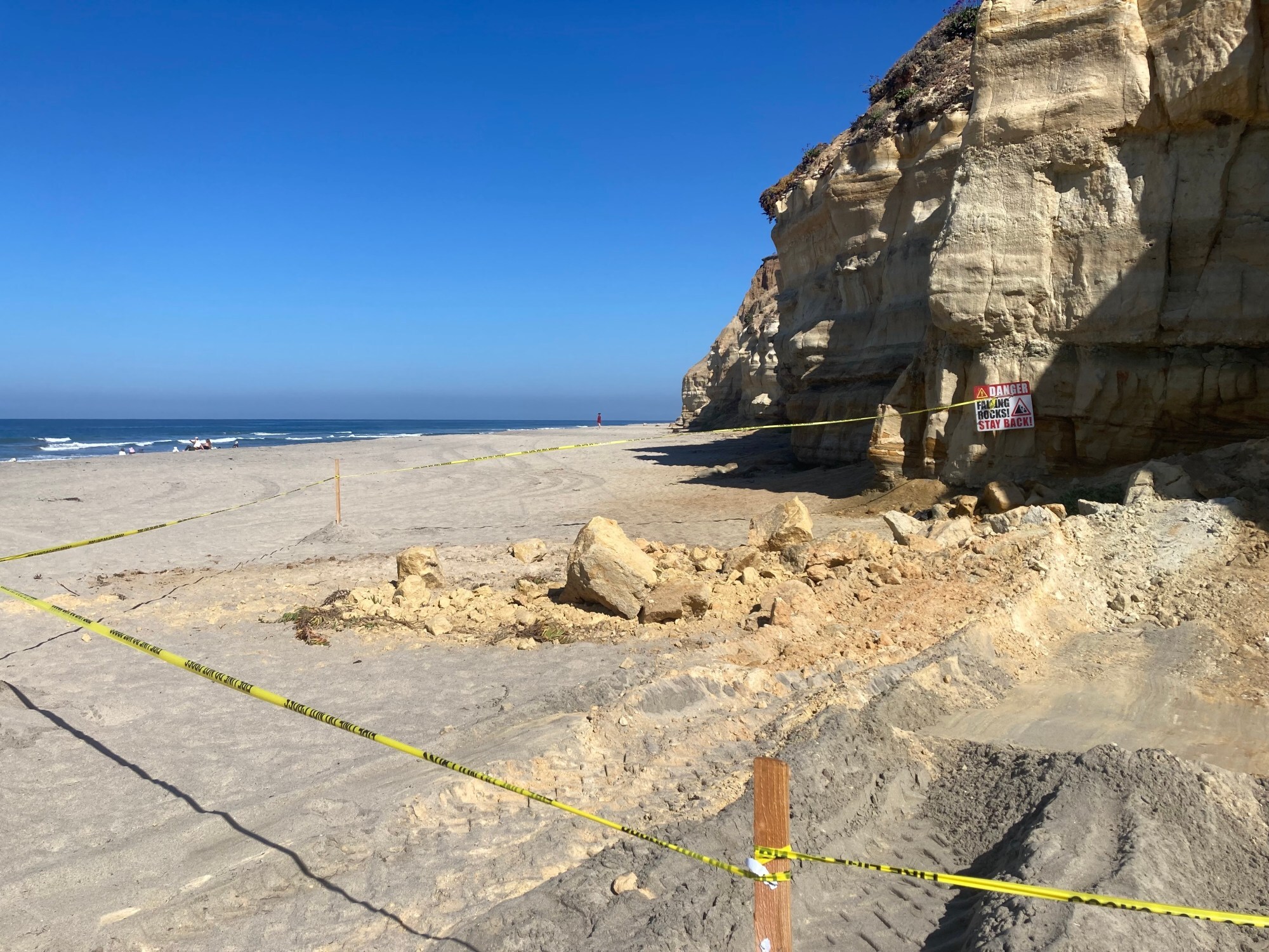 Del Mar bluff collapse prompts search for possible victims