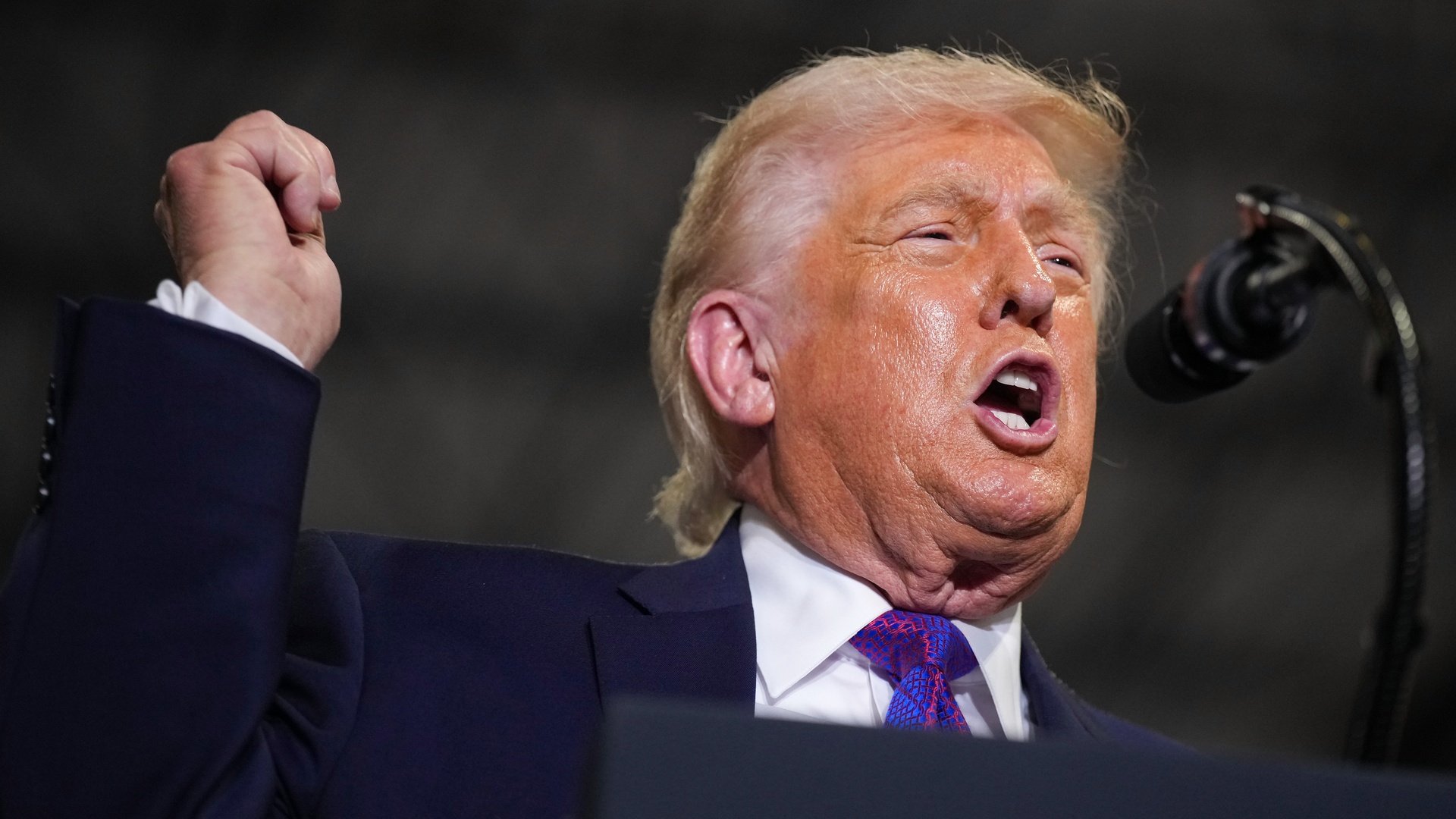 Trump calls Thomas Massie a 'loser' in speech pushing Kentucky primary ...