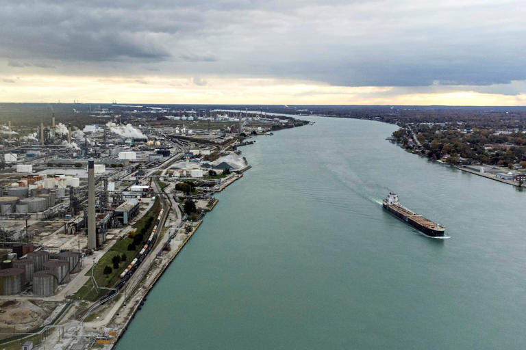 Oil spill in St. Clair River contained, according to Suncor in Sarnia