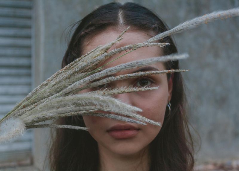 13 things women do when they’re interested—but men often miss