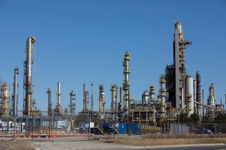 Oil spill in St. Clair River contained, according to Suncor in Sarnia