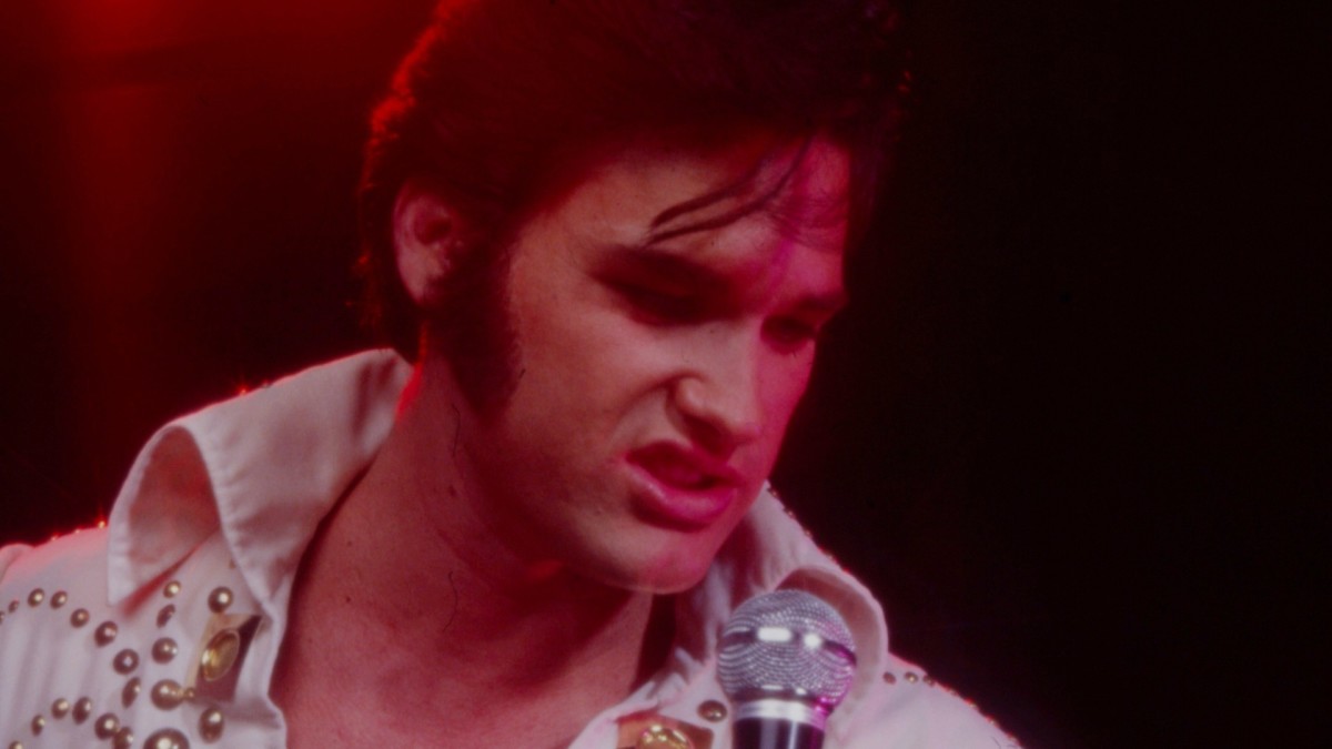 Kurt Russell remembers sharing the screen with Elvis Presley, stepping ...