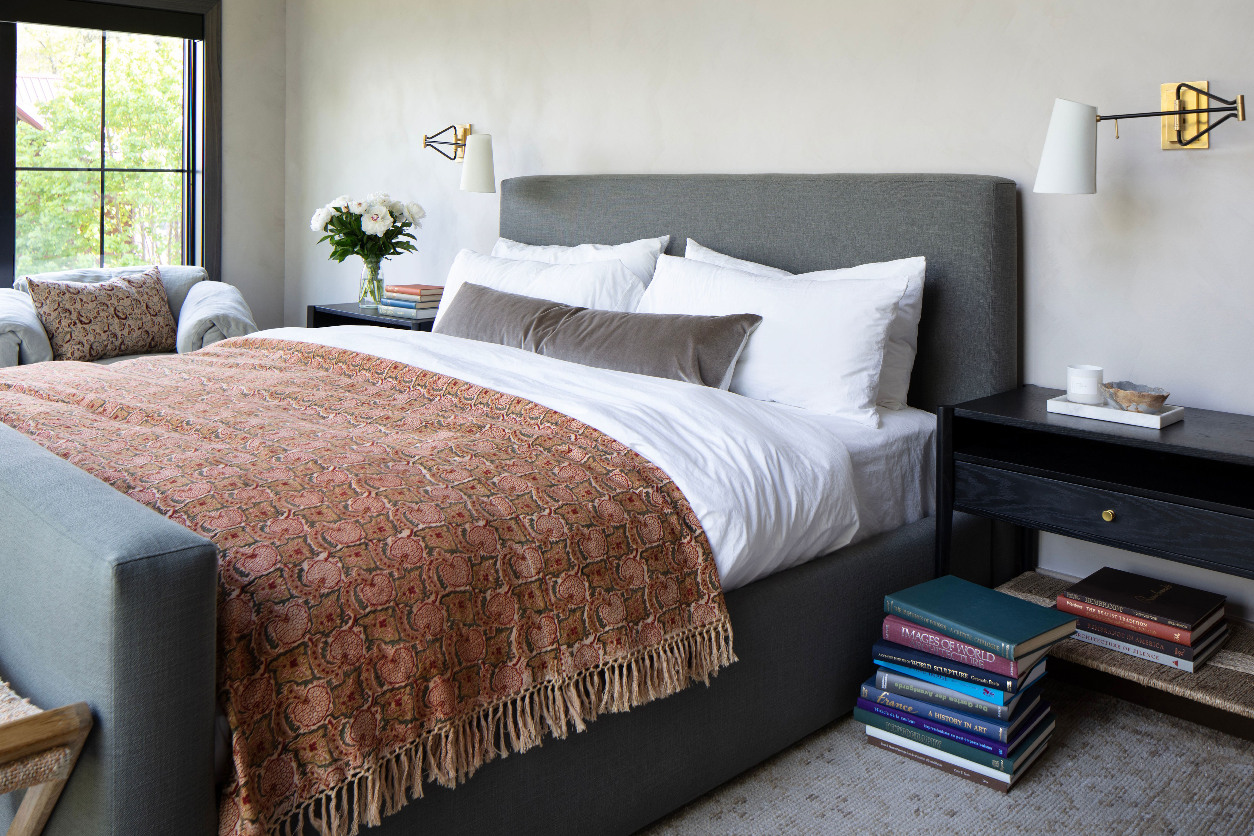 Experts say these 39 guest room ideas are warm welcomes