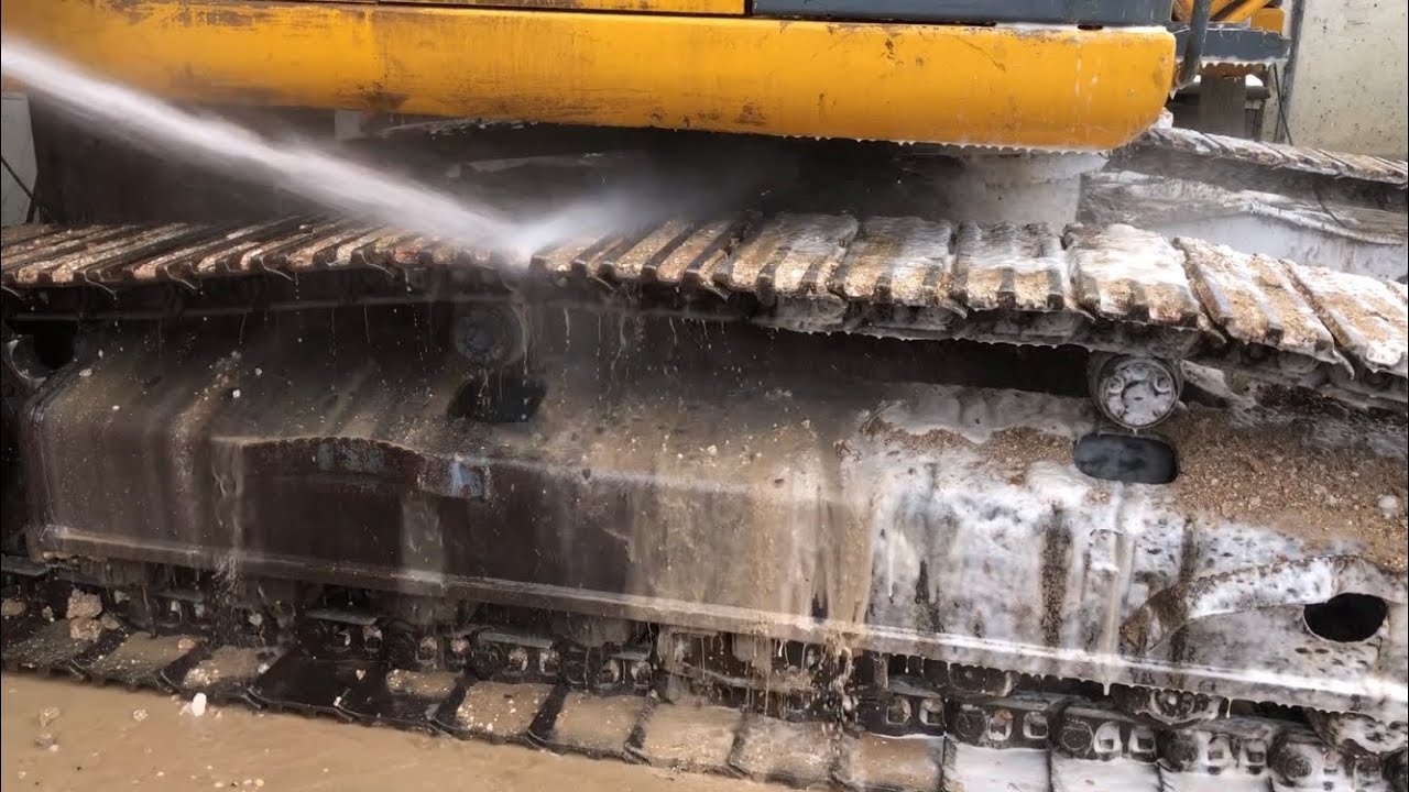 How to clean excavator: This was the dirtiest job ever!