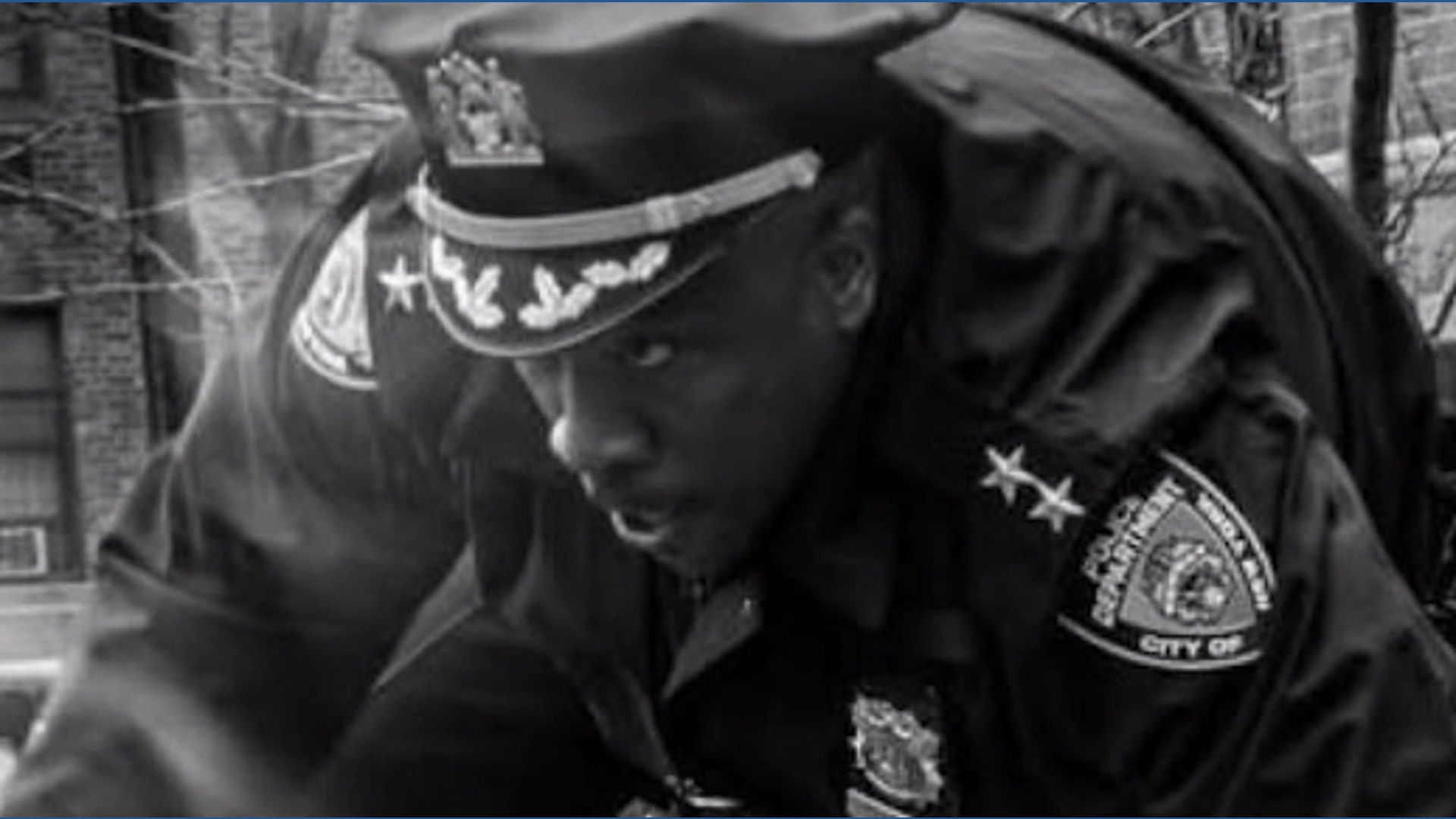 NYPD assistant chief reacts to viral photo