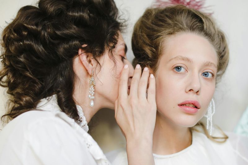 12 friendship red flags people ignore for years