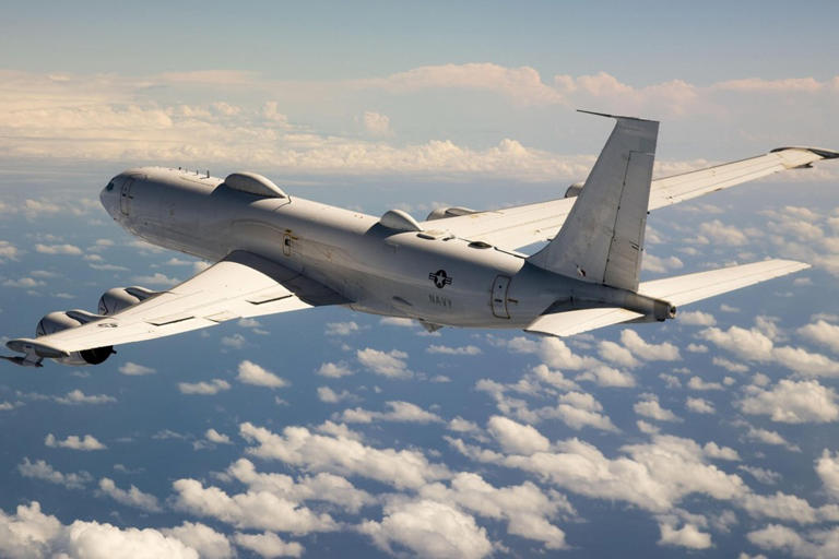 Massive ‘submarine hunter’ circles over CA days after ‘doomsday plane ...