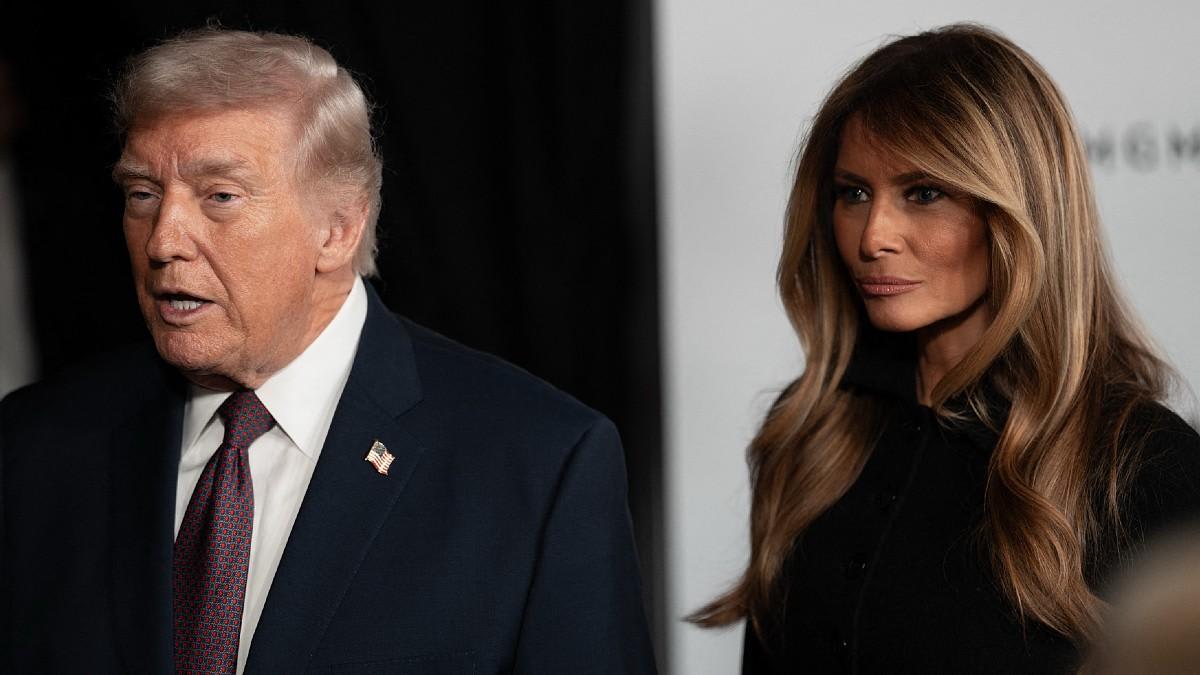 Donald Trump's odd airplane bedroom arrangement with wife Melania revealed