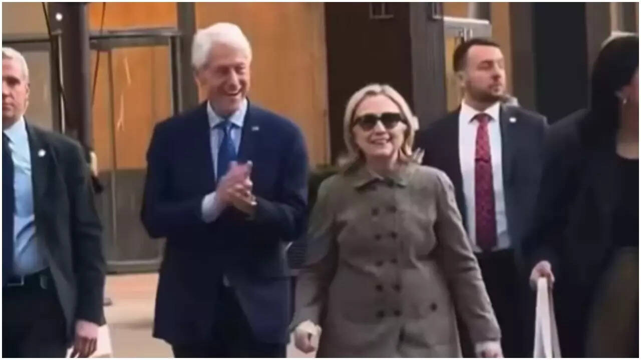 No, don’t do that: Hillary Clinton pulls back as Bill Clinton nudges ...