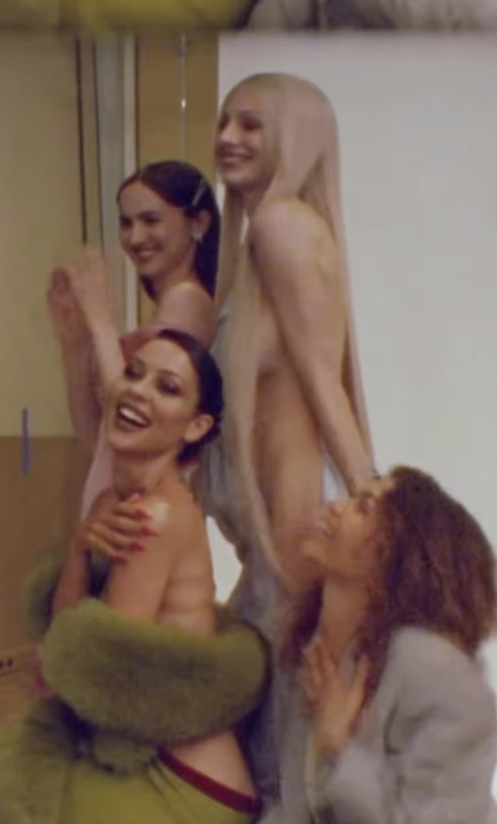Sydney Sweeney missing from 'Euphoria' cast photo in wake of Zendaya ...