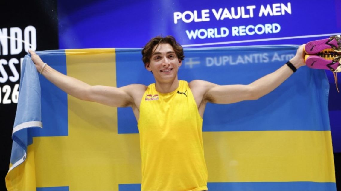 Armand Duplantis hizo historia en Suecia al batir por 15ª vez el récord ...