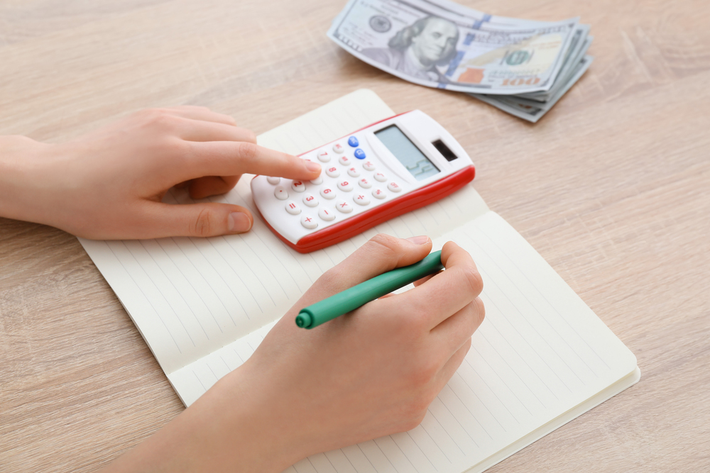 Practical tips for managing monthly finances