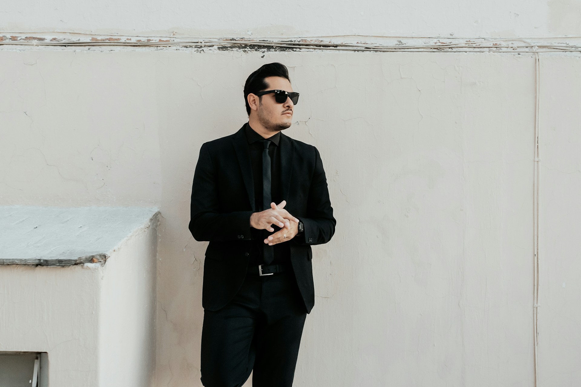 7 style mistakes that come back every decade and 7 timeless trends