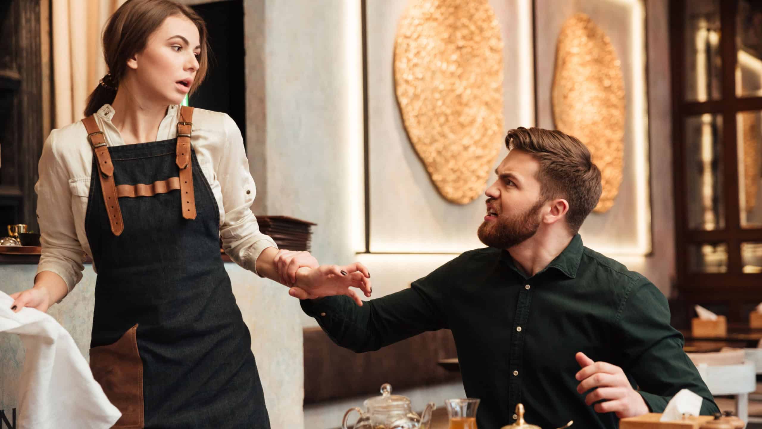 10 behaviors that reveal a man isn't a good person, no matter his niceness