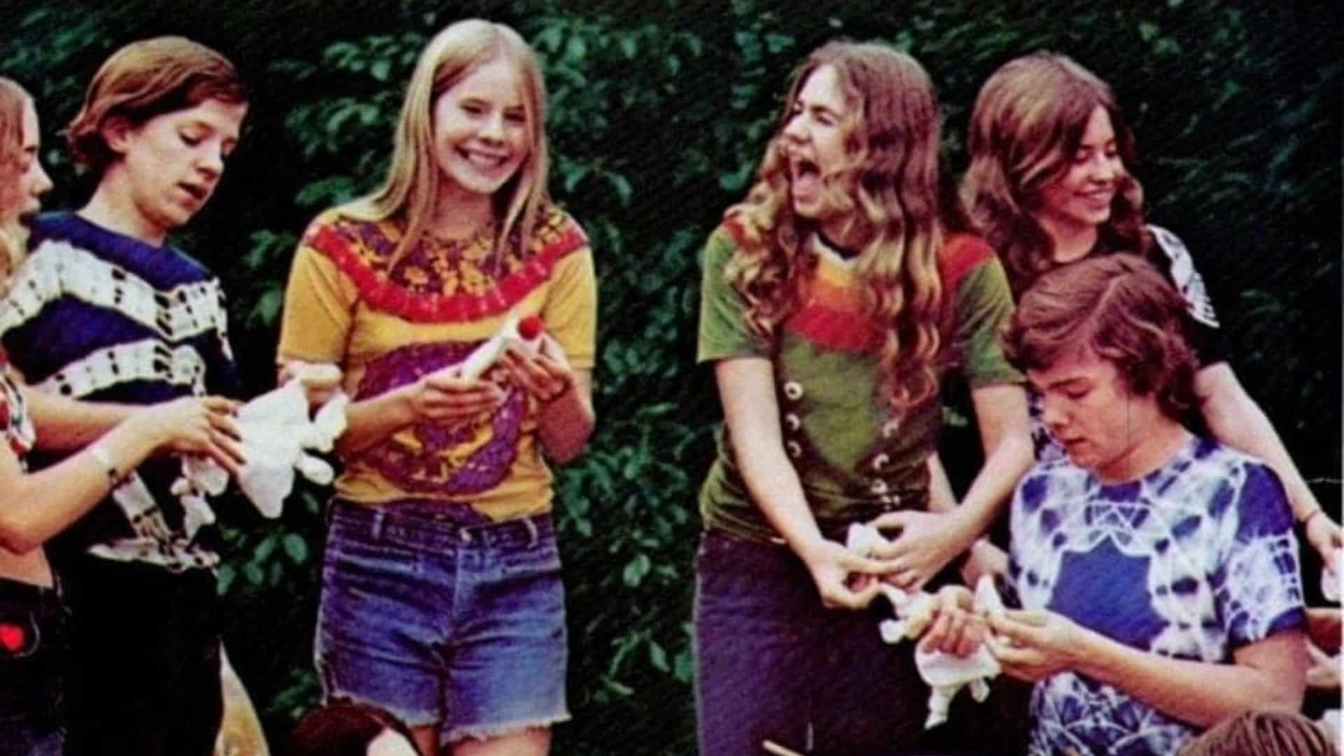 What people were wearing during Flower Power’s peak