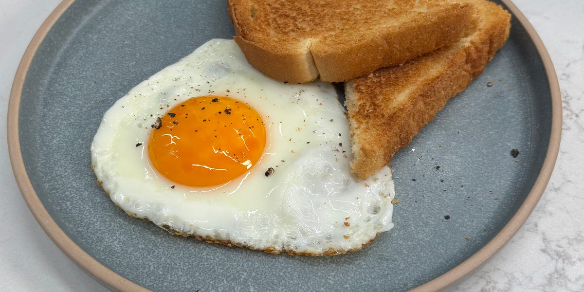 This is the only way you should crack your eggs