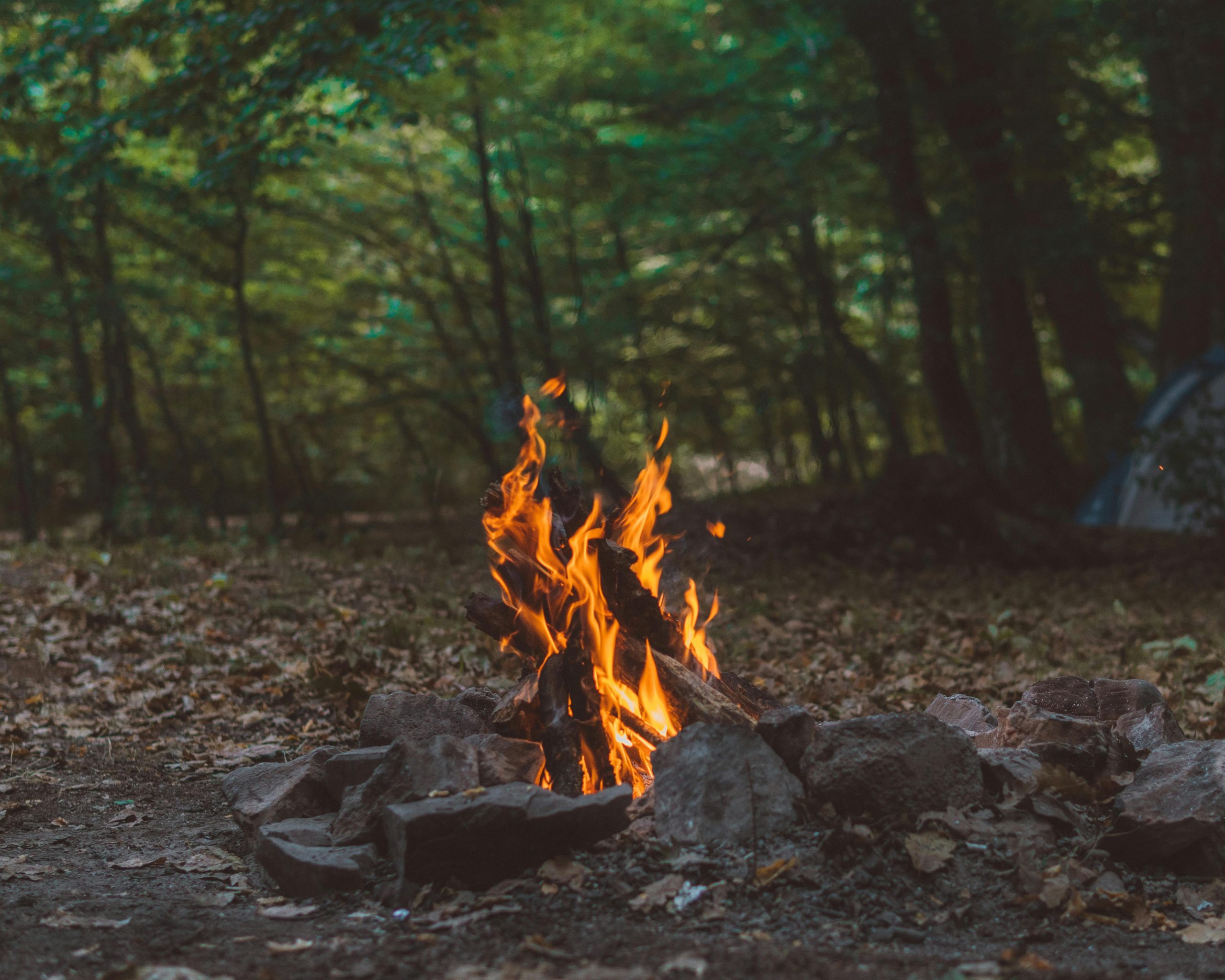 8 things everyone does wrong around a campfire