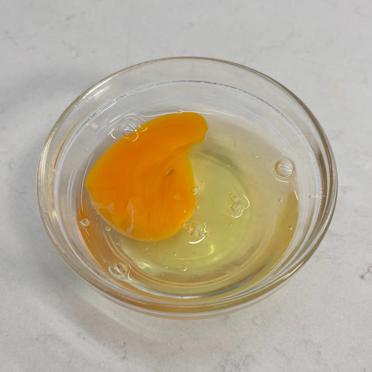 This is the only way you should crack your eggs