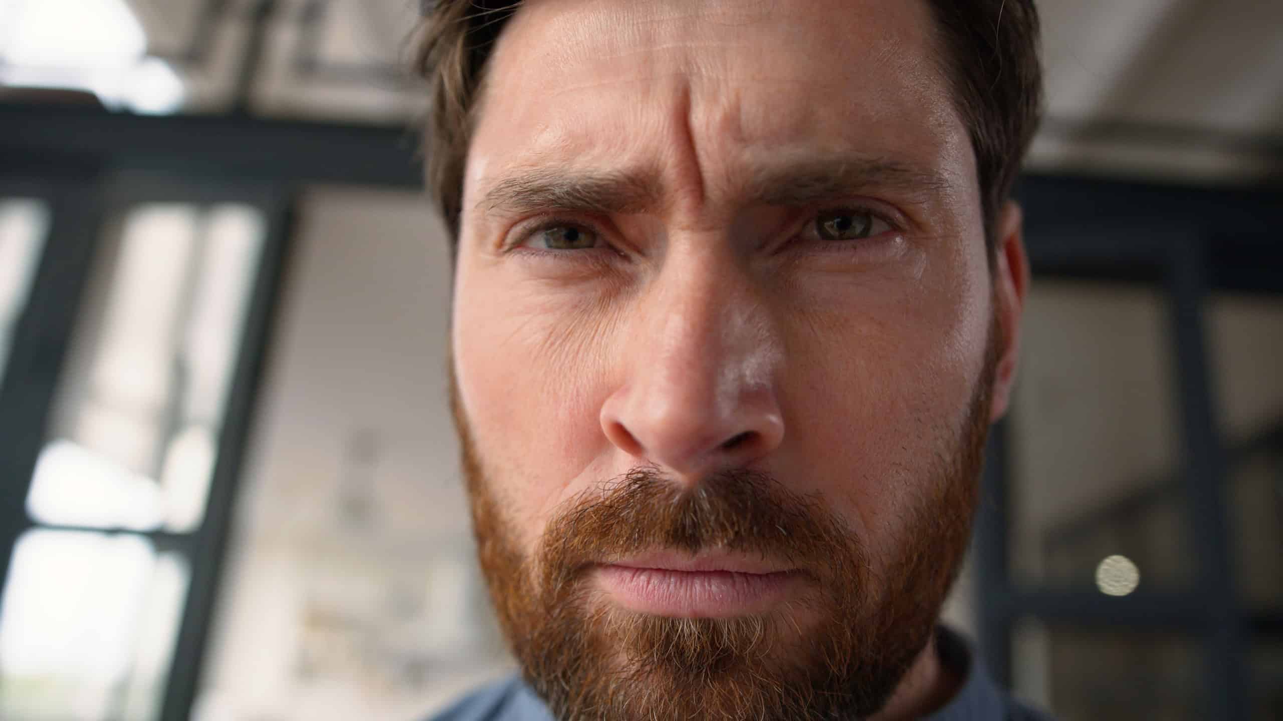 10 behaviors that reveal a man isn't a good person, no matter his niceness