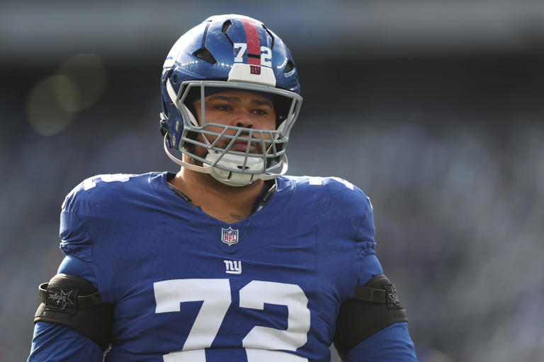 Giants' Jermaine Eluemunor puts Trump drama to rest: 'Locker room is fine'
