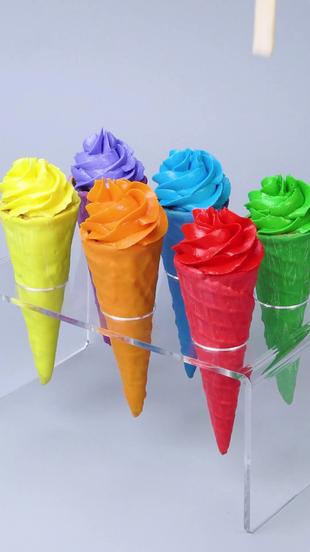 Simple and colorful cake decorating techniques