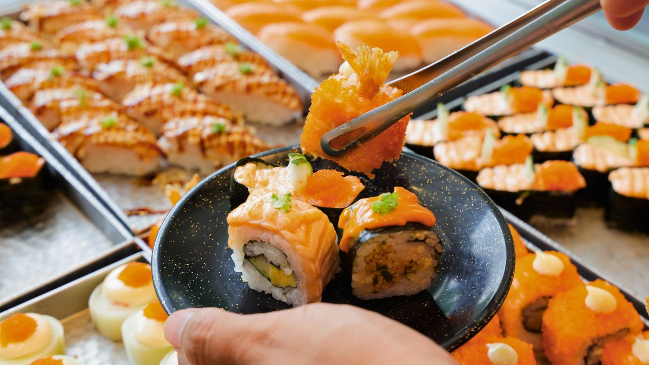 15 dishes chefs never order at restaurants