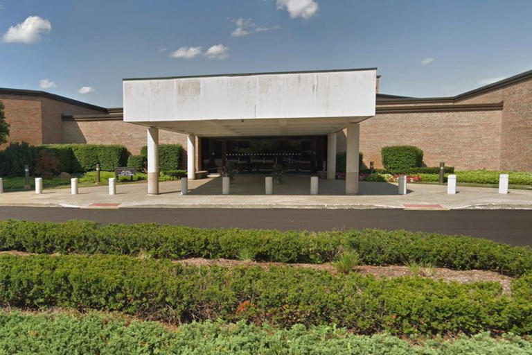 Gunman dead after Temple Israel shooting as suspect drove through ...