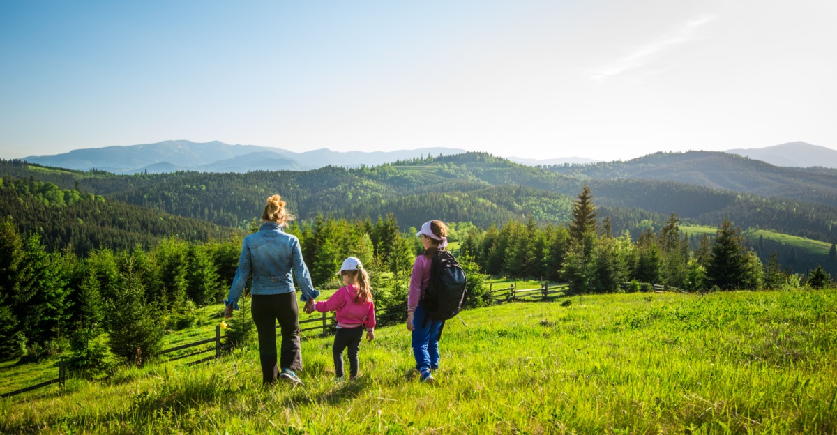 15 mountain day trips with short hikes and stunning views