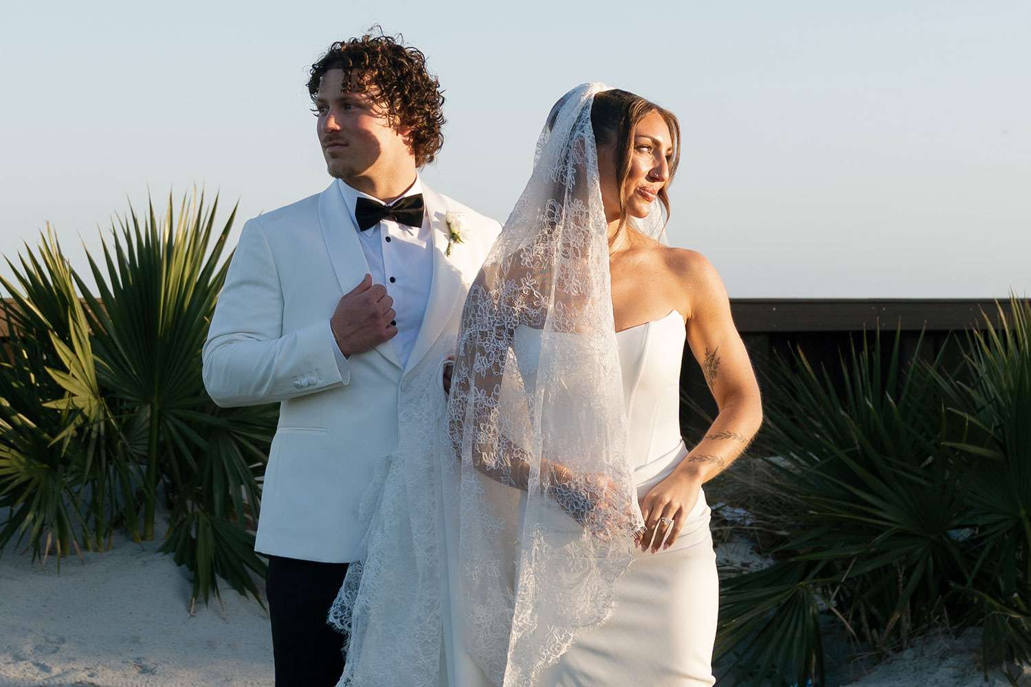 Seattle Seahawks linebacker Drake Thomas marries girlfriend Haylie Beck