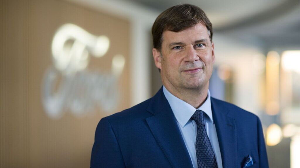 Ford CEO says ‘America’s in trouble’ after offering $120,000 a year yet ...