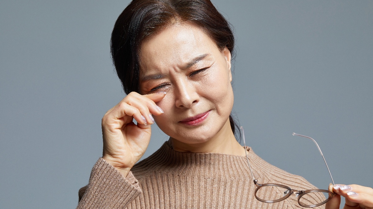 Sneaky causes of ingrown eyelashes (is your lash serum to blame?)
