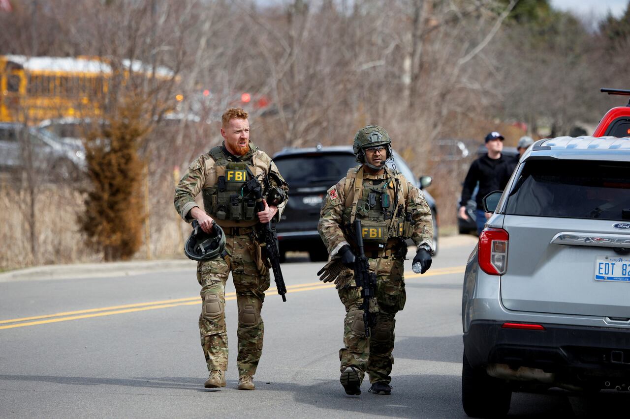 Suspect dead, security guard injured after Michigan synagogue attack