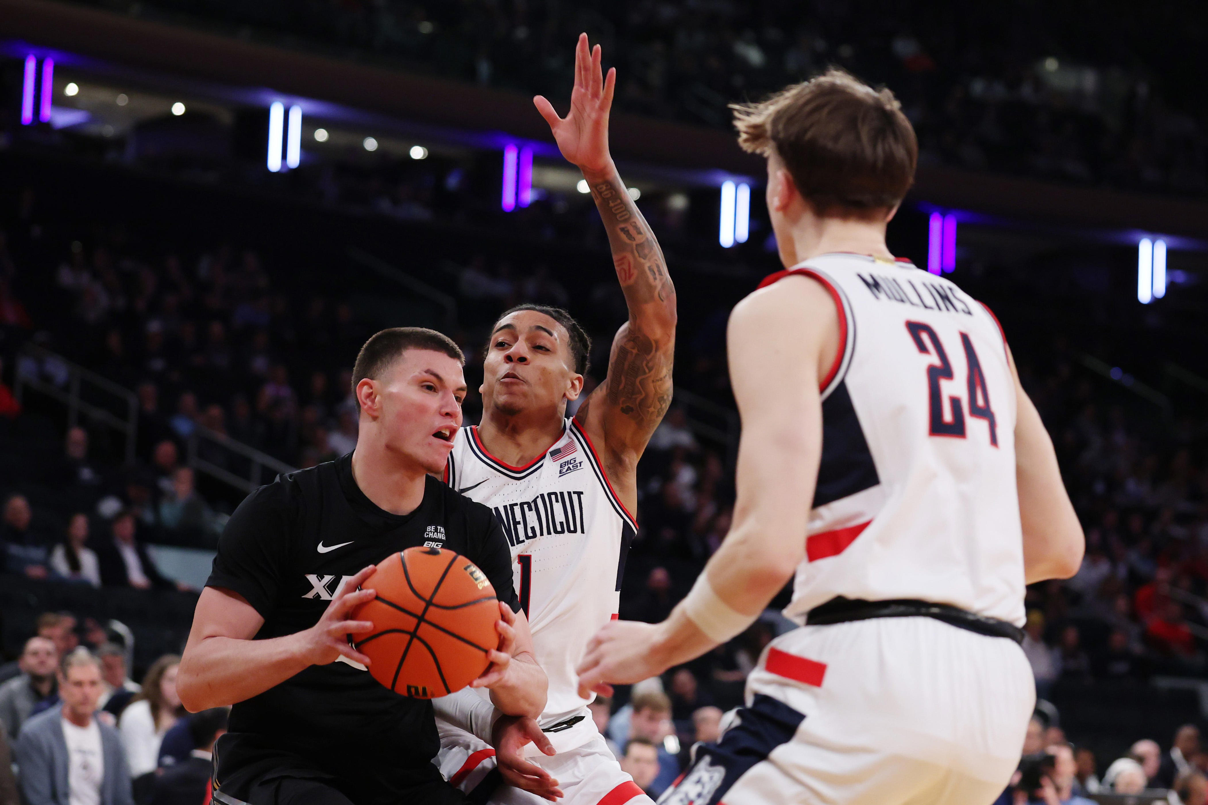 Xavier Musketeers fall to UConn in Big East Tournament | Replay