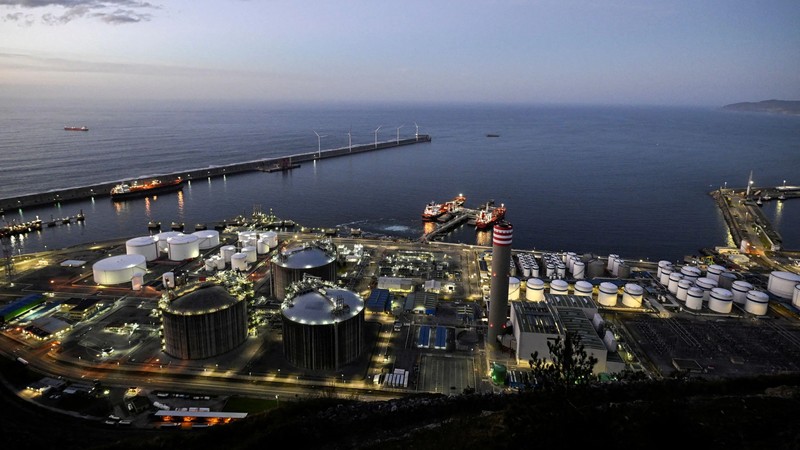 Oil slips as report says Trump willing to end war: Latest developments ...