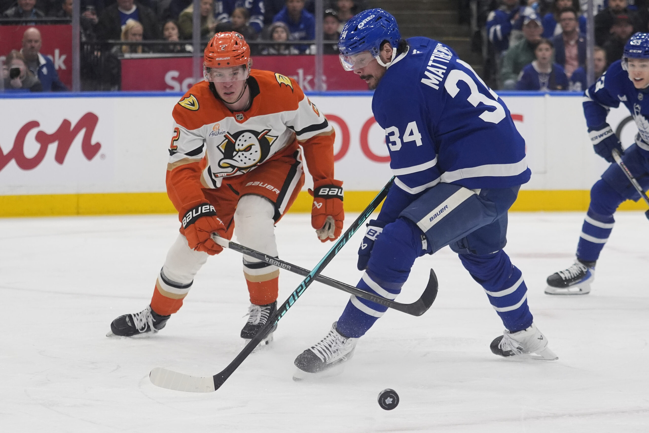 Maple Leafs’ Auston Matthews leaves game after knee-on-knee hit from ...