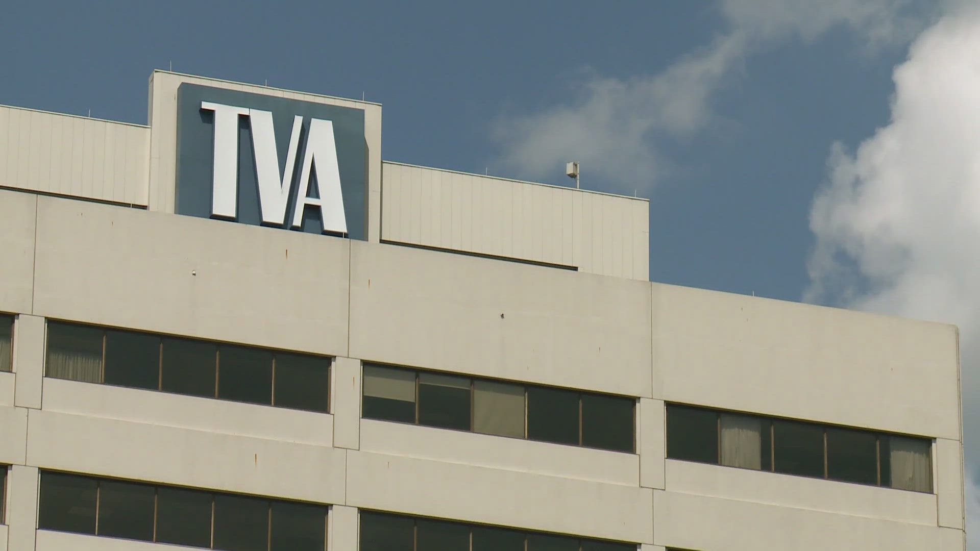 President Trump signs memo setting a $500K pay limit for all TVA employees