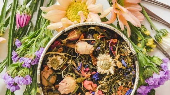 Fortis gastroenterologist shares 3 Indian herbs that have incredible ...