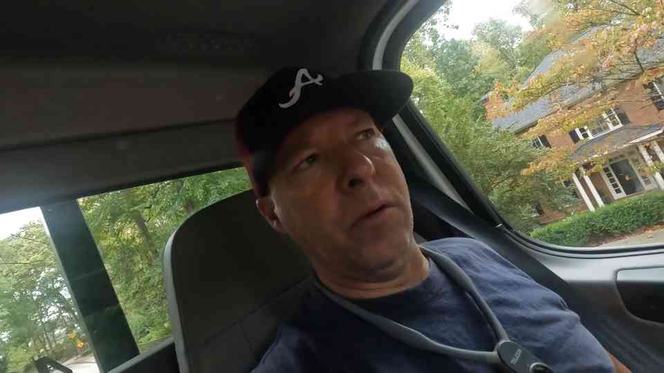 “I'm not letting you tow it!” – Tense standoff caught on camera