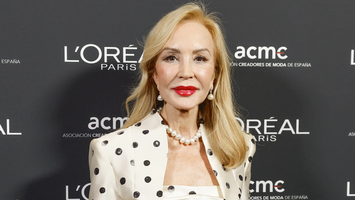 Carmen Lomana rescata su look vichy más elegante y demuestra por qué es ...