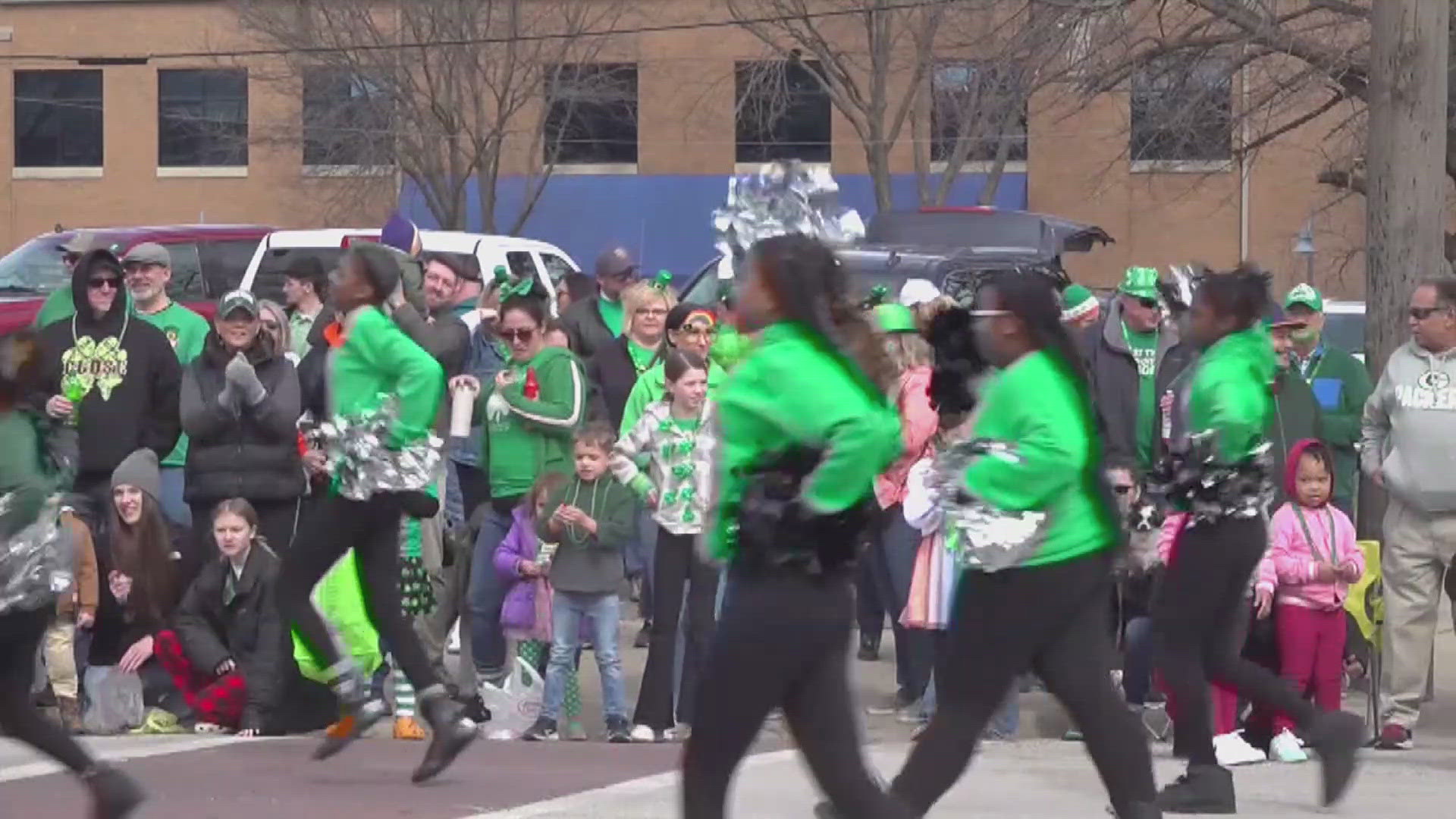 Windy conditions no match for Davenport St. Patrick's Day participants