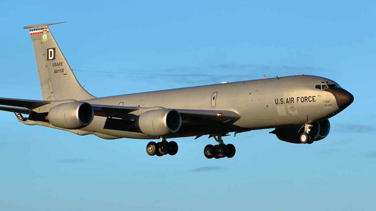 Pentágono confirma perda de avião-tanque KC-135 em operação militar no ...