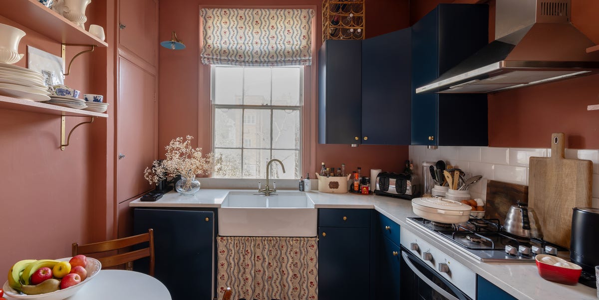 Inside a charming London flat with the prettiest jewel-box kitchen you ...
