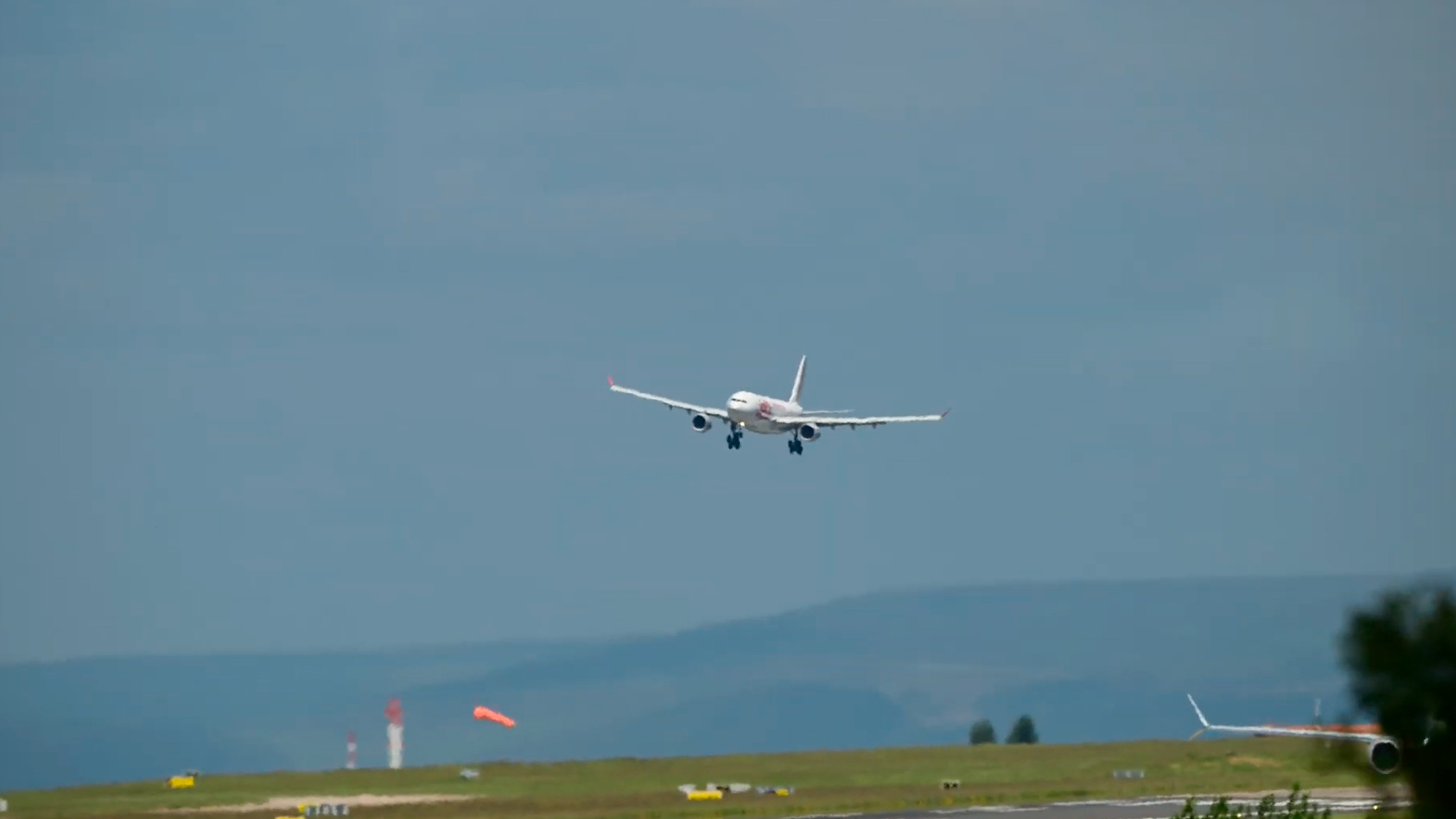 Unstable giant A330 landing caught on camera