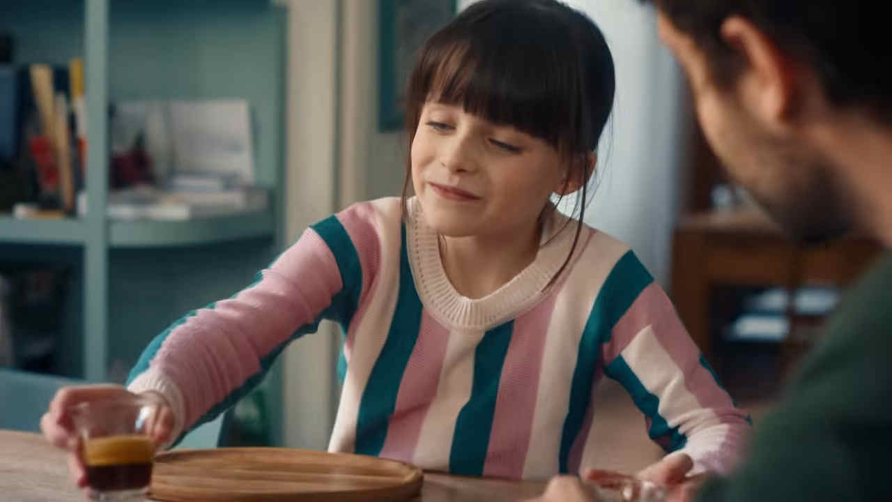 “Io non bevo caffè, ma se lo bevrei”: lo spot di Caffè Borbone divide ...