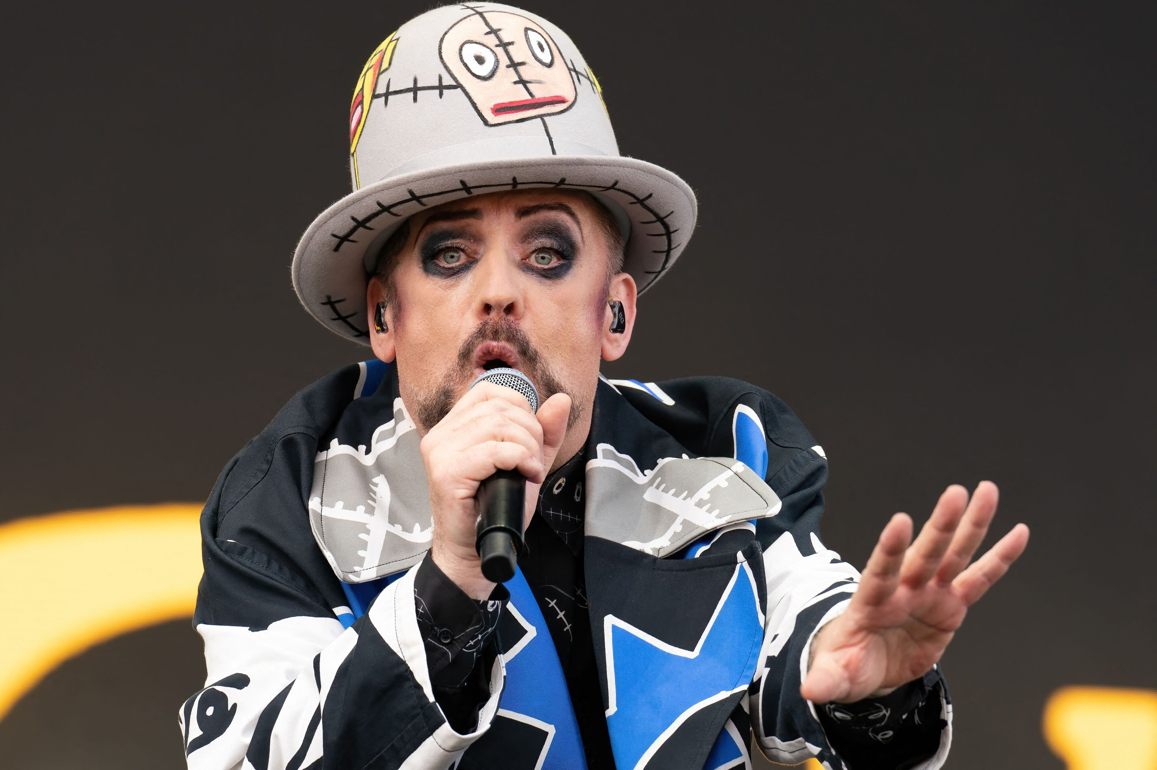 Boy George går på scenen i Eurovision for San Marino