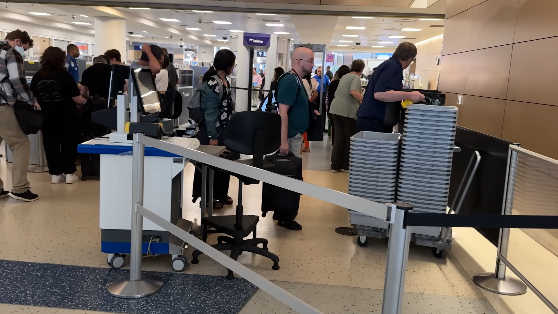 How airport thieves choose their targets