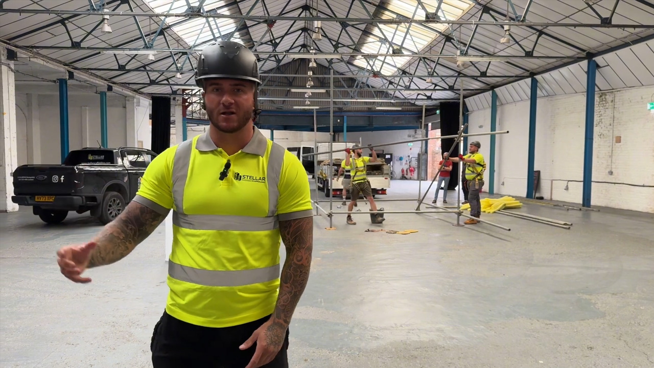 How do builders prepare complex scaffold jobs?