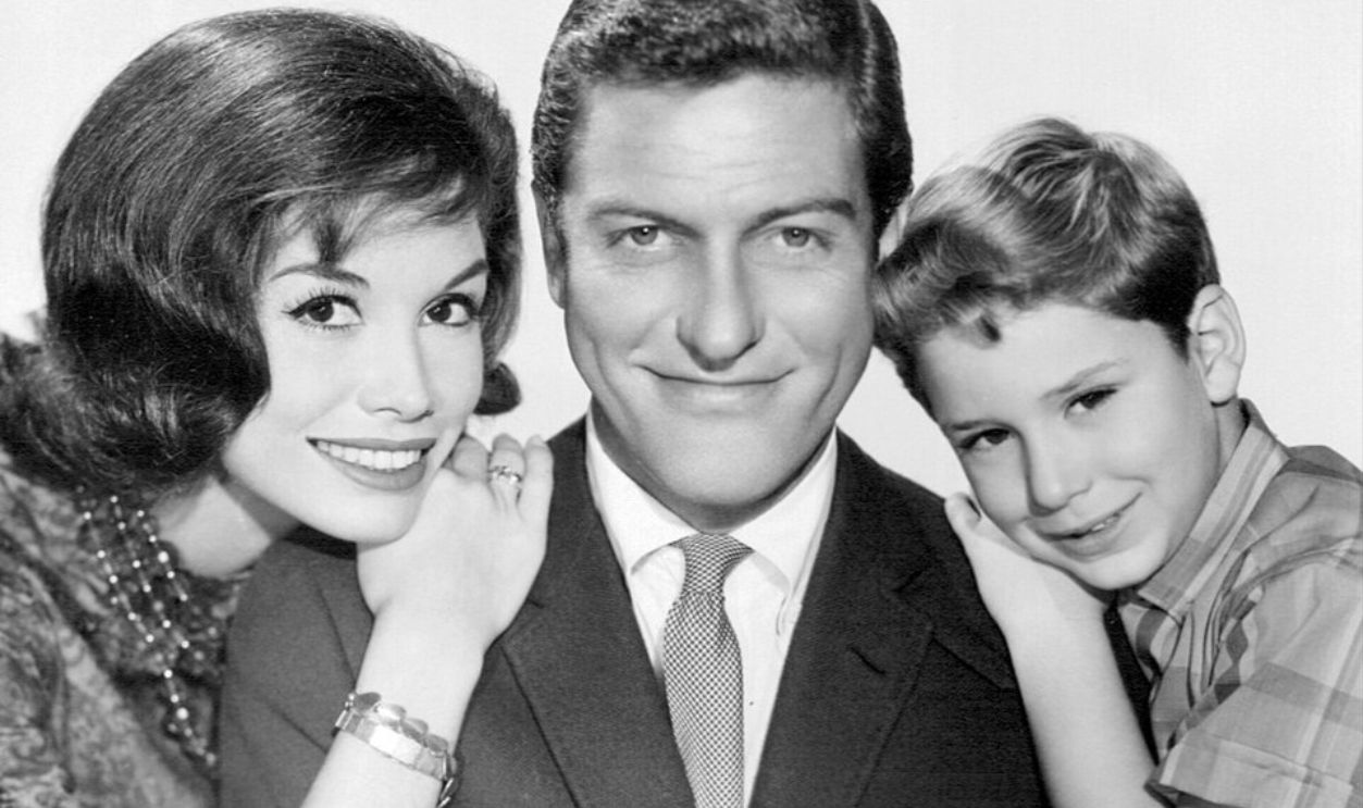 Old-school sitcom jokes that would never fly on modern television