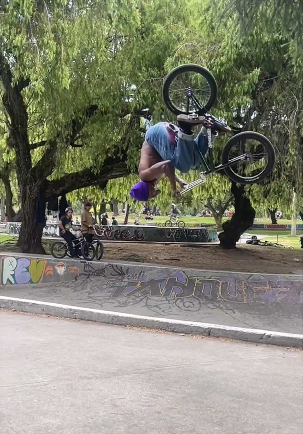 Estilo BMX vestimenta y trucos para riders